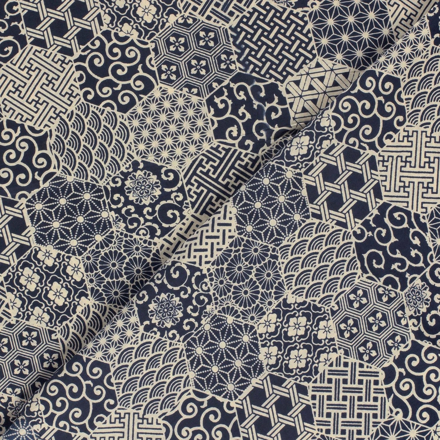 Tissu coton fin, Motifs japonais Asanoha, Seigaiha et Kikkō écru & indigo - STANDARD 100 OEKO ...