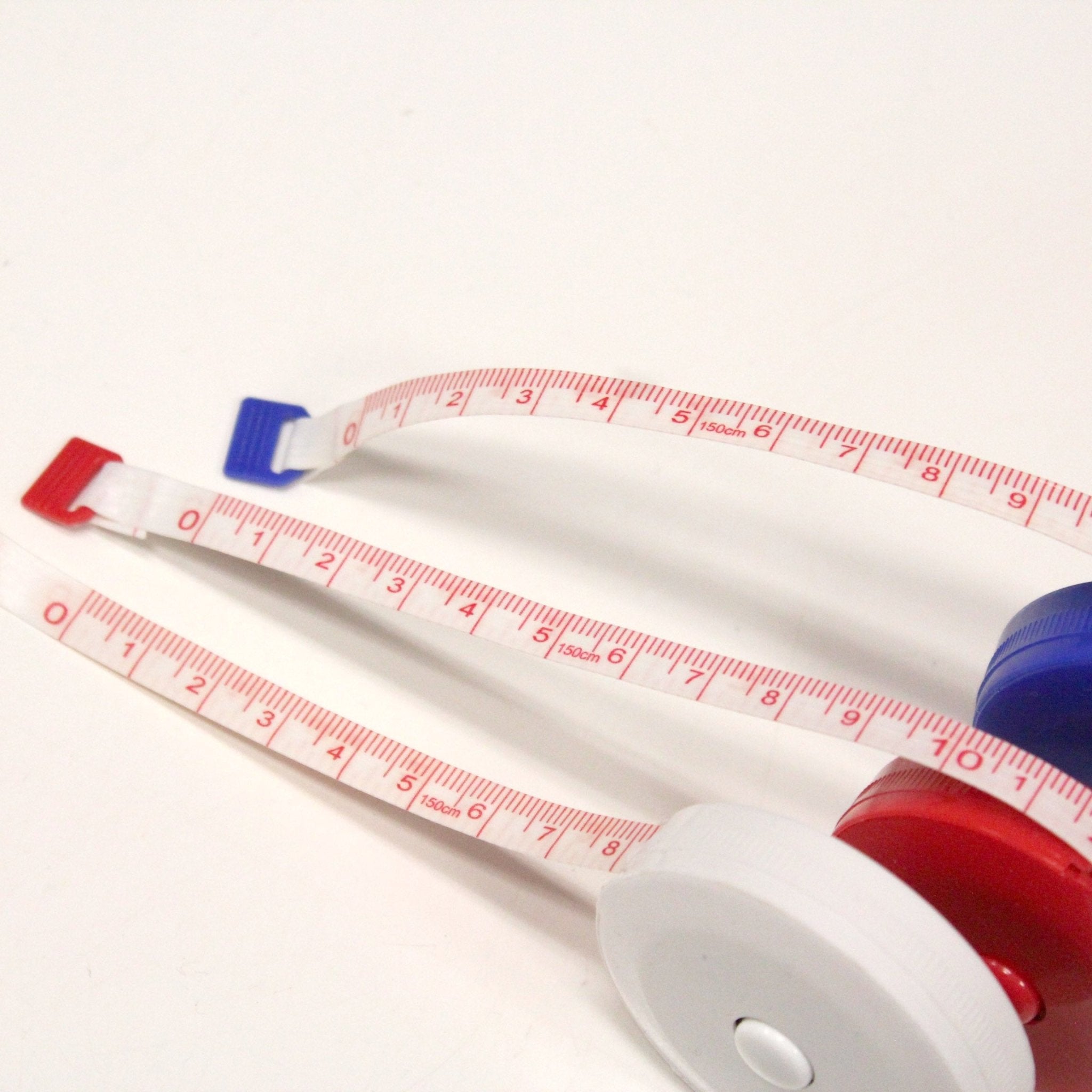 Mètre ruban enrouleur automatique cm/pouce - Tissus Papi — TissusPapi.com